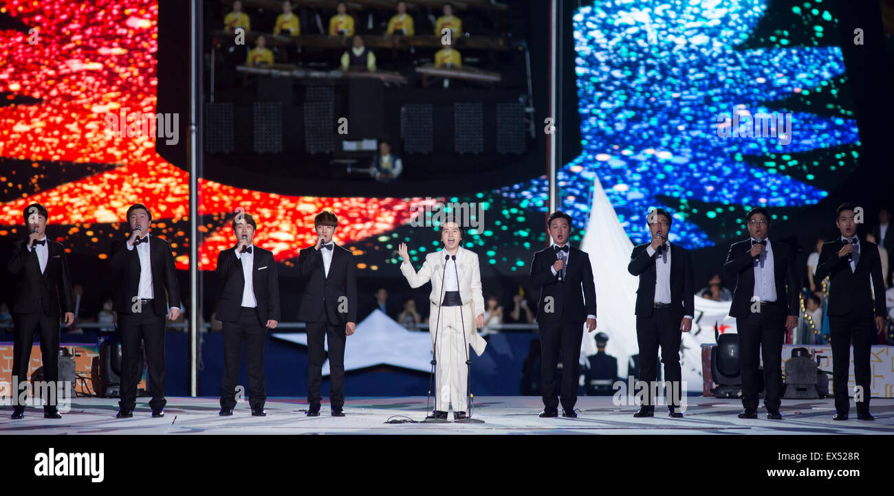 Classical crossover hi-res stock photography and images - Alamy