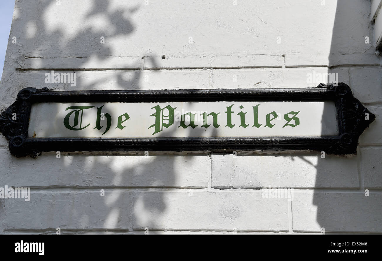 Tunbridge wells sign in town centre hi-res stock photography and images ...