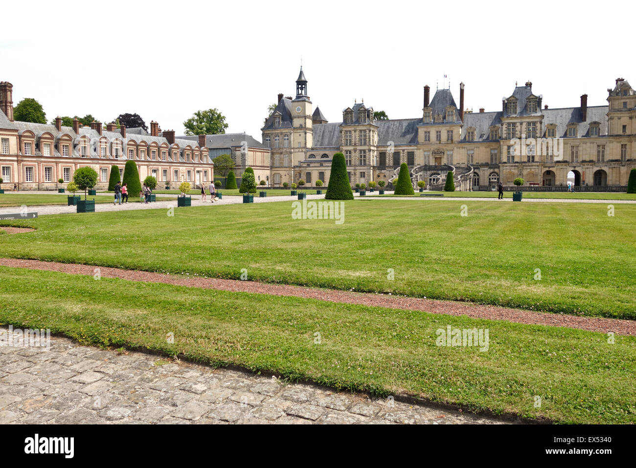 The Courtyard of Honour at Château de Fontainebleau, Palace, royal ...