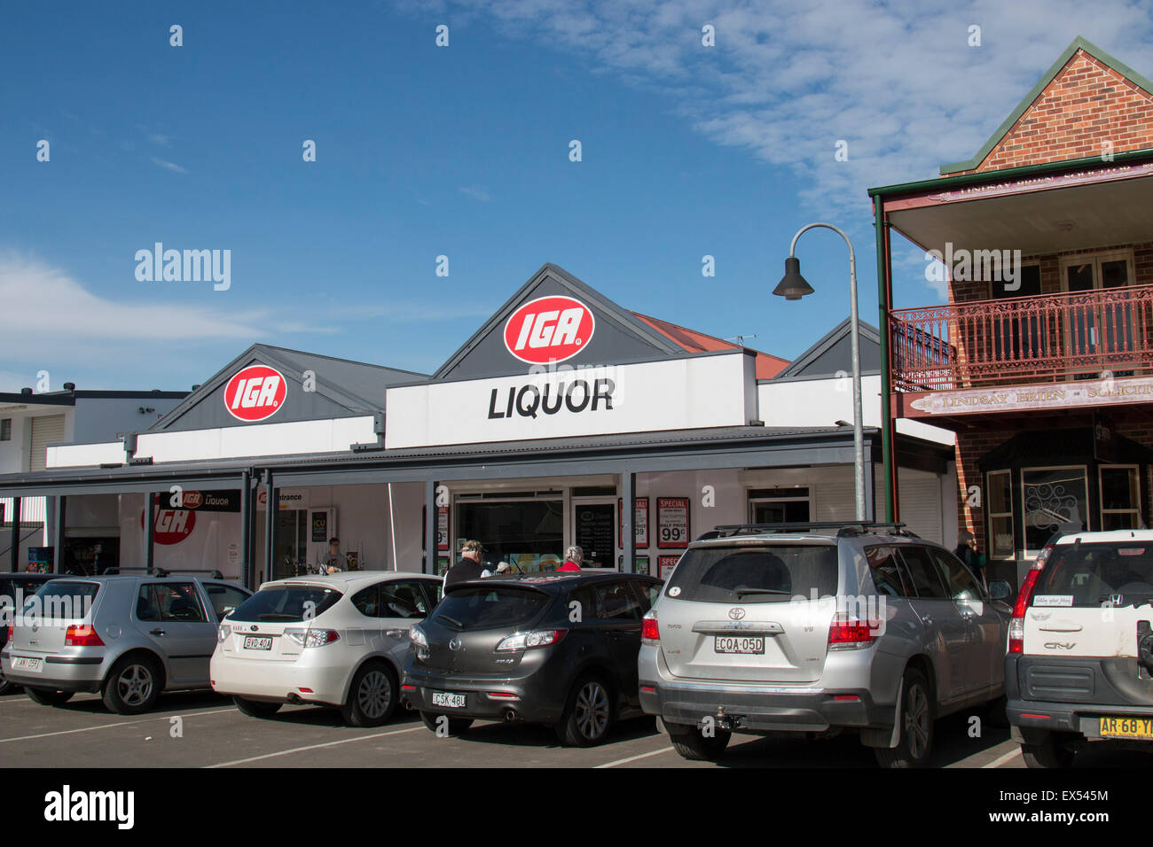 Iga Plus Liquor Logo