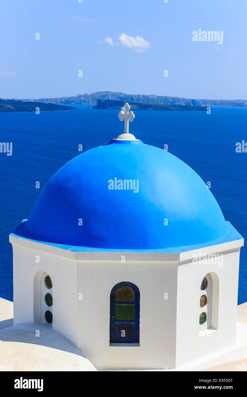 Traditional Greek Cyclades architecture style in Oia, a small town at ...