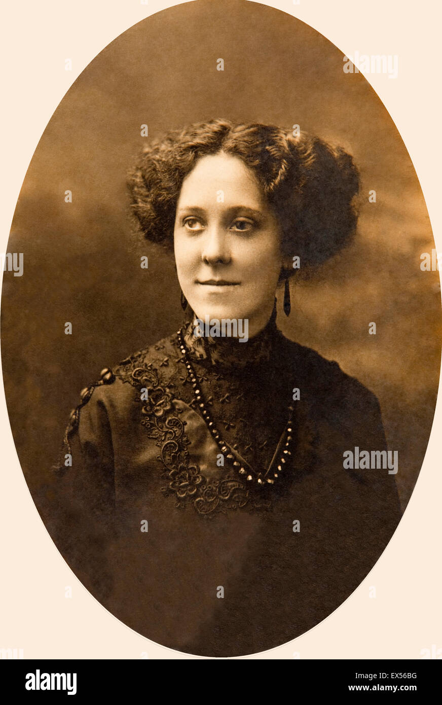 Victorian woman portrait hi-res stock photography and images - Alamy