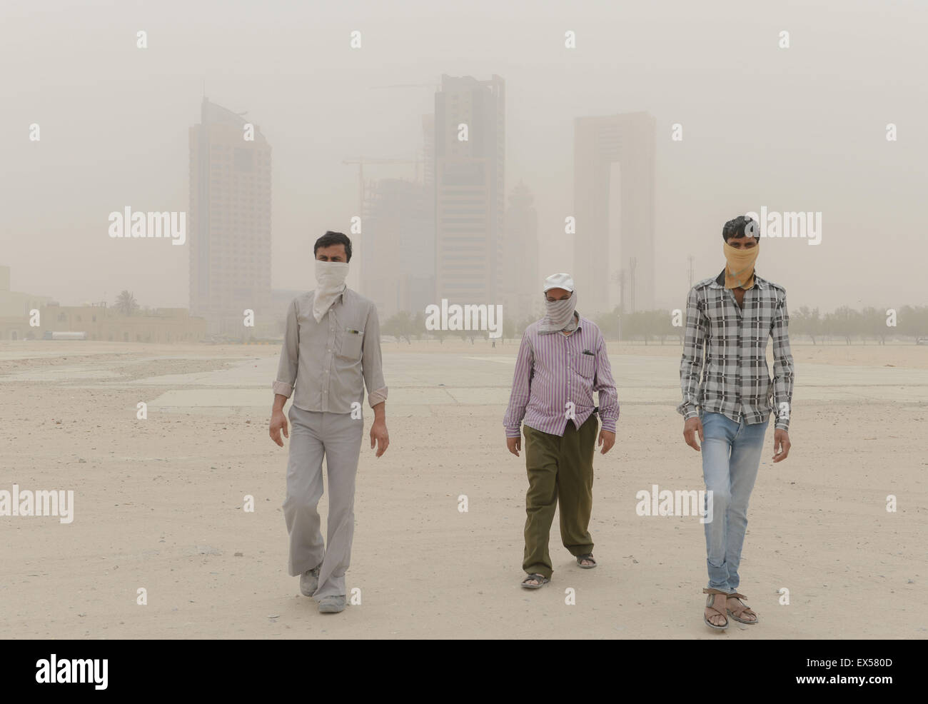 Kuwait City, Kuwait. 07th July, 2015. A heavy sand storm engulfs Kuwait ...
