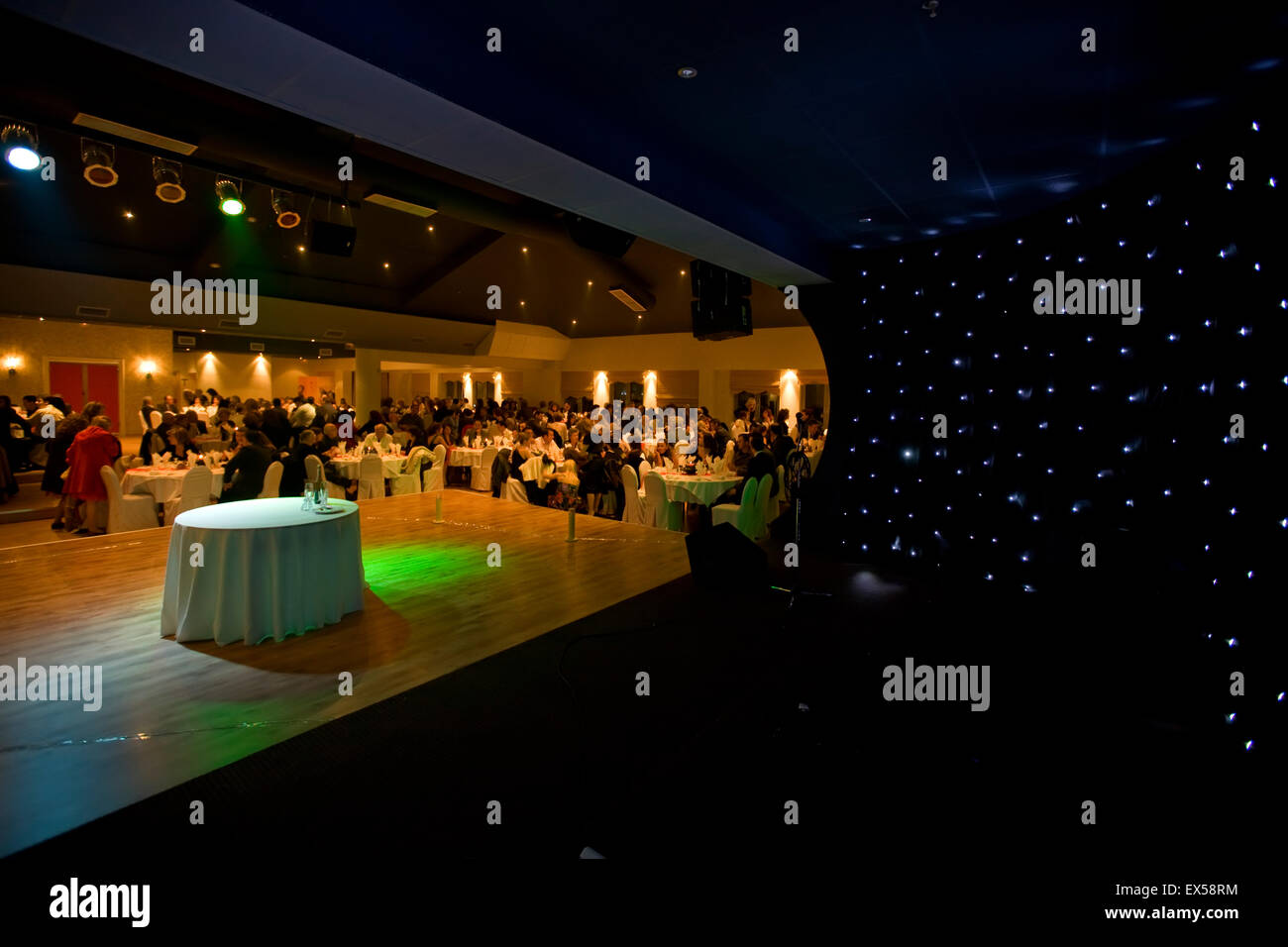 Architectural interior perpective view of a restaurant full with guests ...