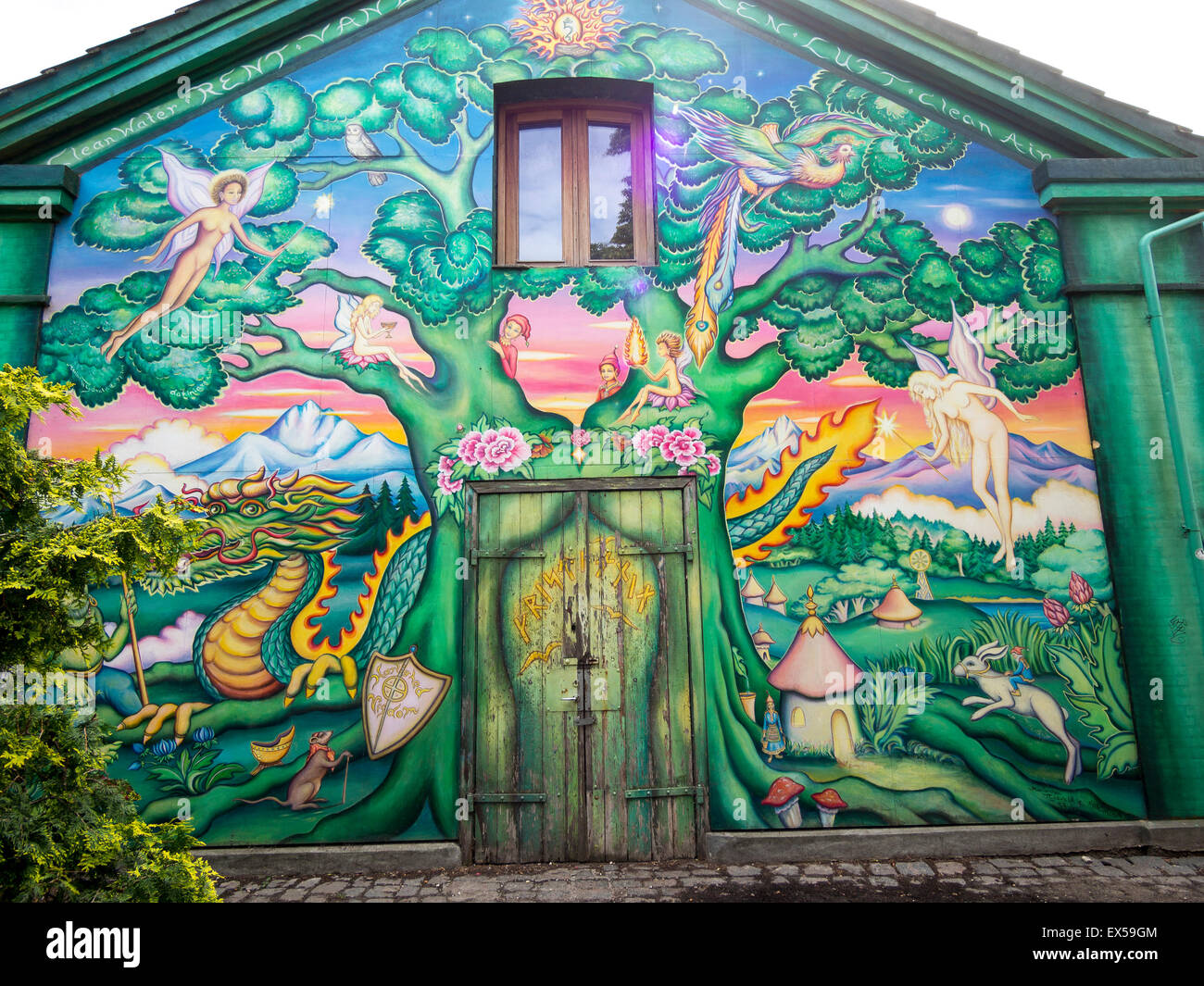 Hippy commune hi-res stock photography and images - Alamy