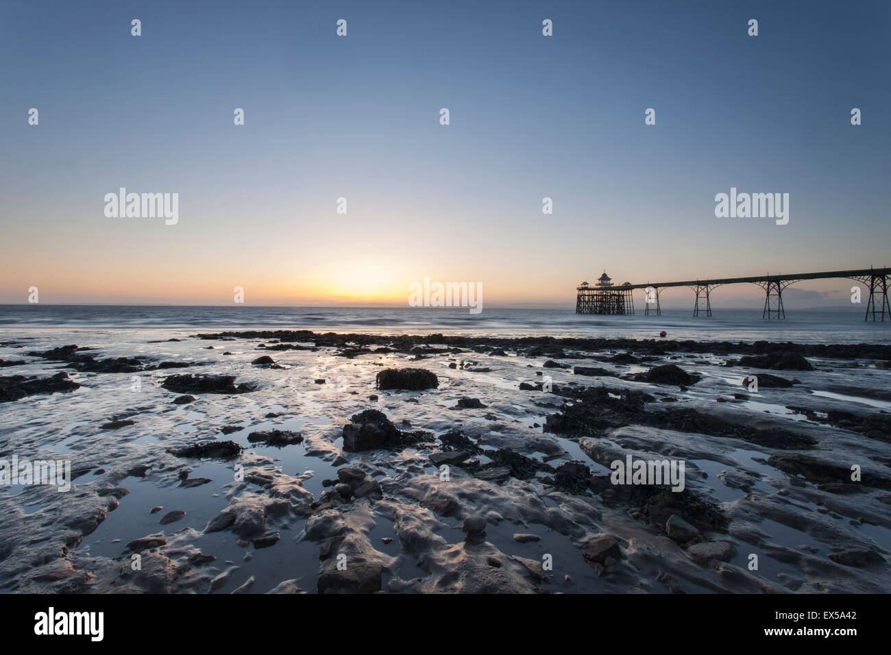 Clevedon high tide hi-res stock photography and images - Alamy