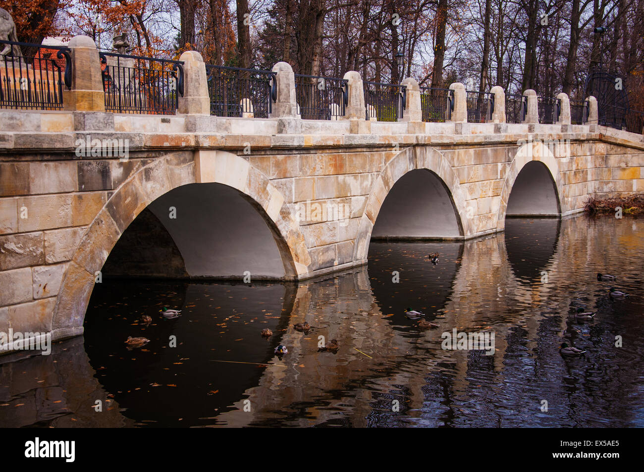 Bridge place hi-res stock photography and images - Alamy