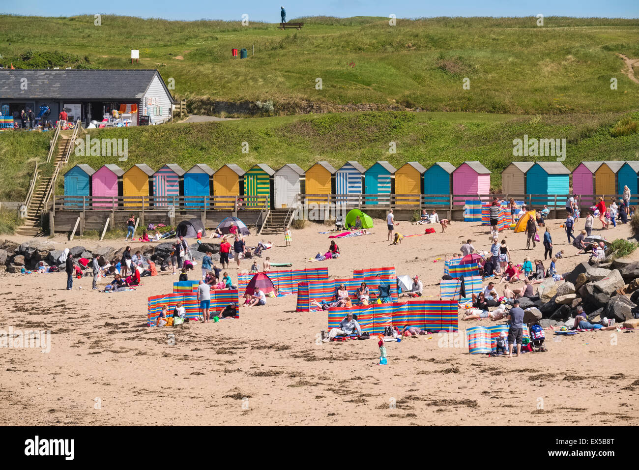 Cornwall beach summer windbreak hi-res stock photography and images - Alamy