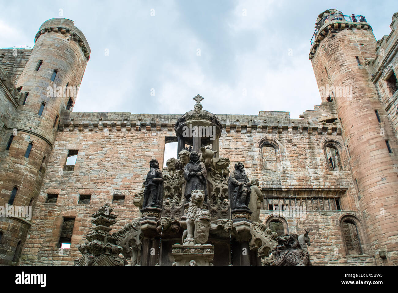 Linlithgow palace fountain from inside the courtyard Stock Photo - Alamy
