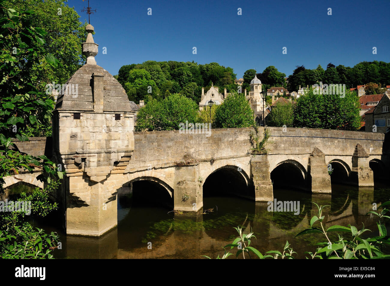 Town Bridge, over the river Avon in Bradford-on-Avon, Wiltshire Stock ...