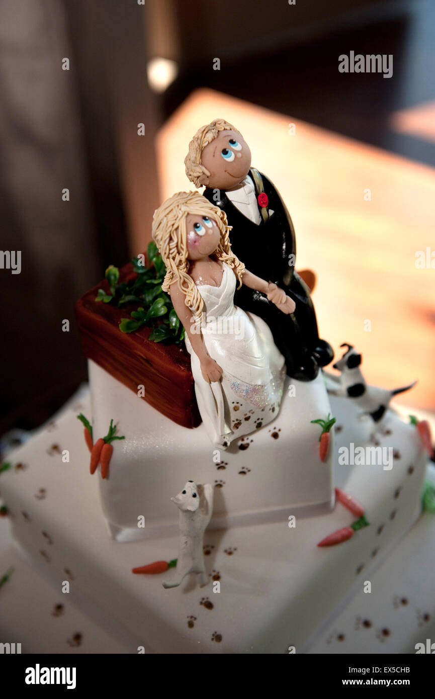 Cute wedding cake figurines Stock Photo - Alamy