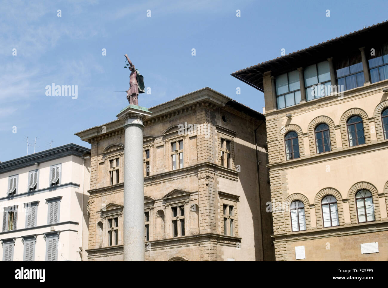 Column buildings hi-res stock photography and images - Alamy