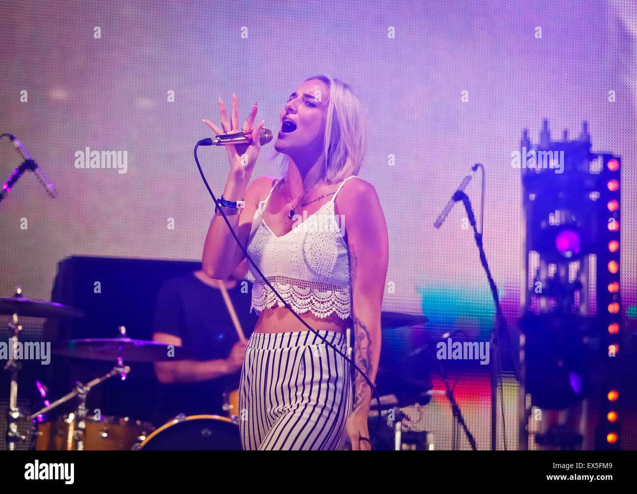 London, UK. Indiana ( Lauren Henson ) performing live at the New Look ...