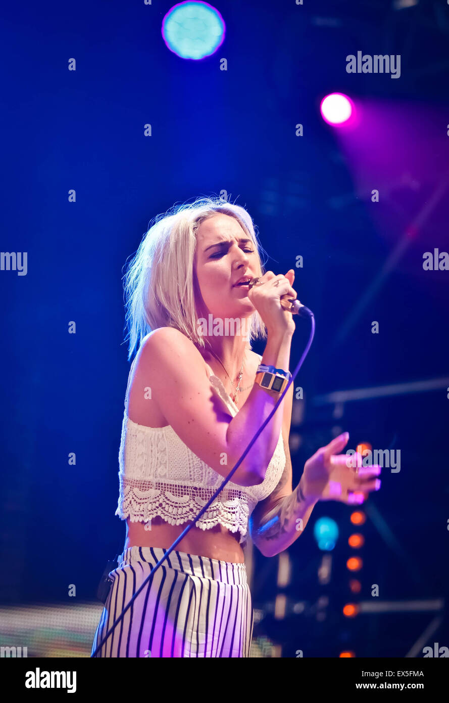 London, UK. Indiana ( Lauren Henson ) performing live at the New Look ...