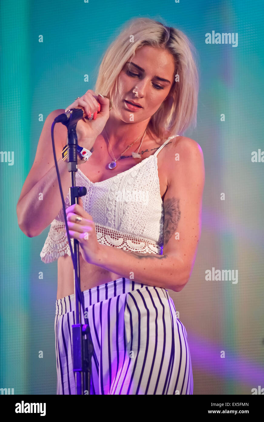 London, UK. Indiana ( Lauren Henson ) performing live at the New Look ...