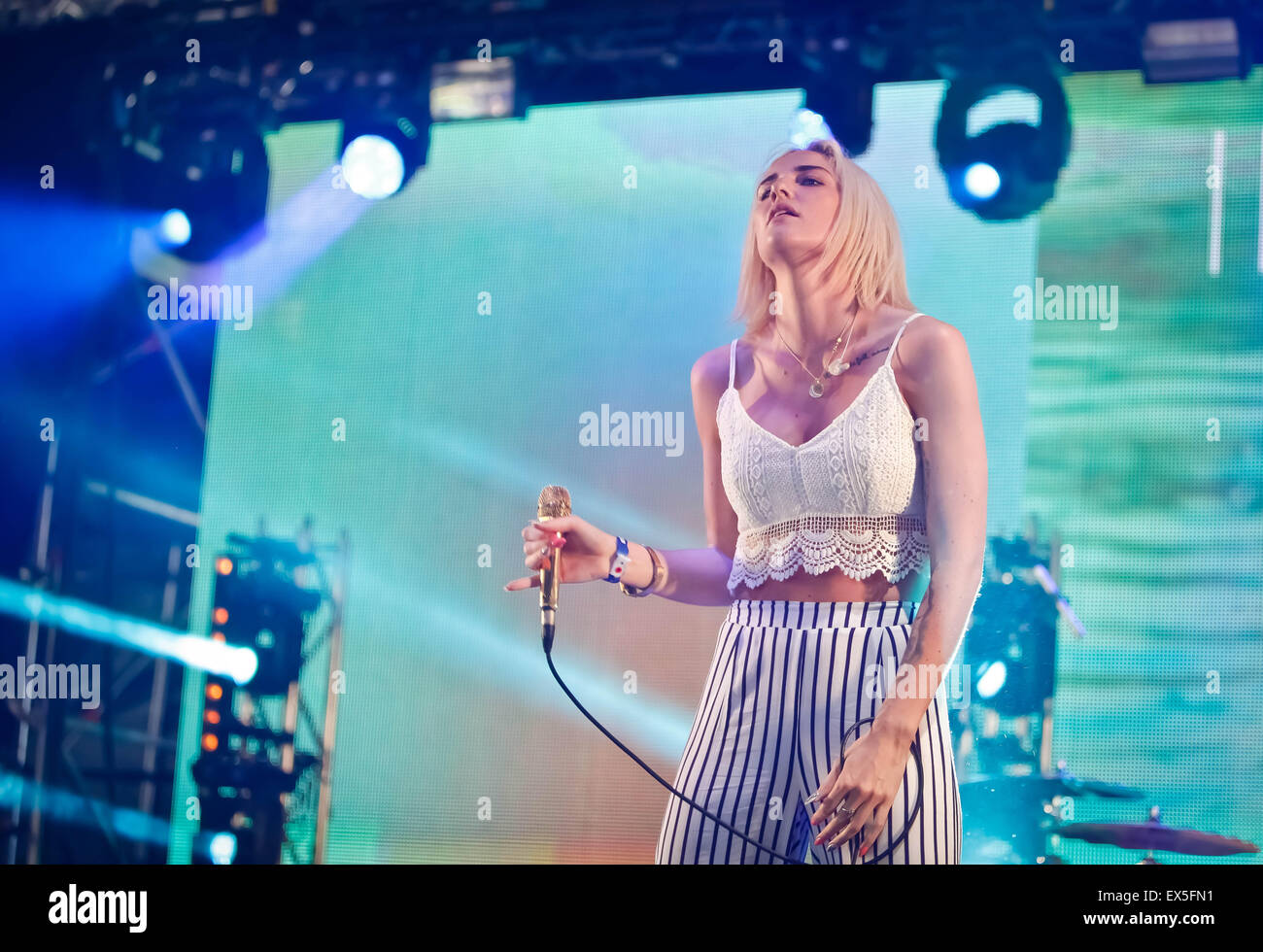 London, UK. Indiana ( Lauren Henson ) performing live at the New Look ...