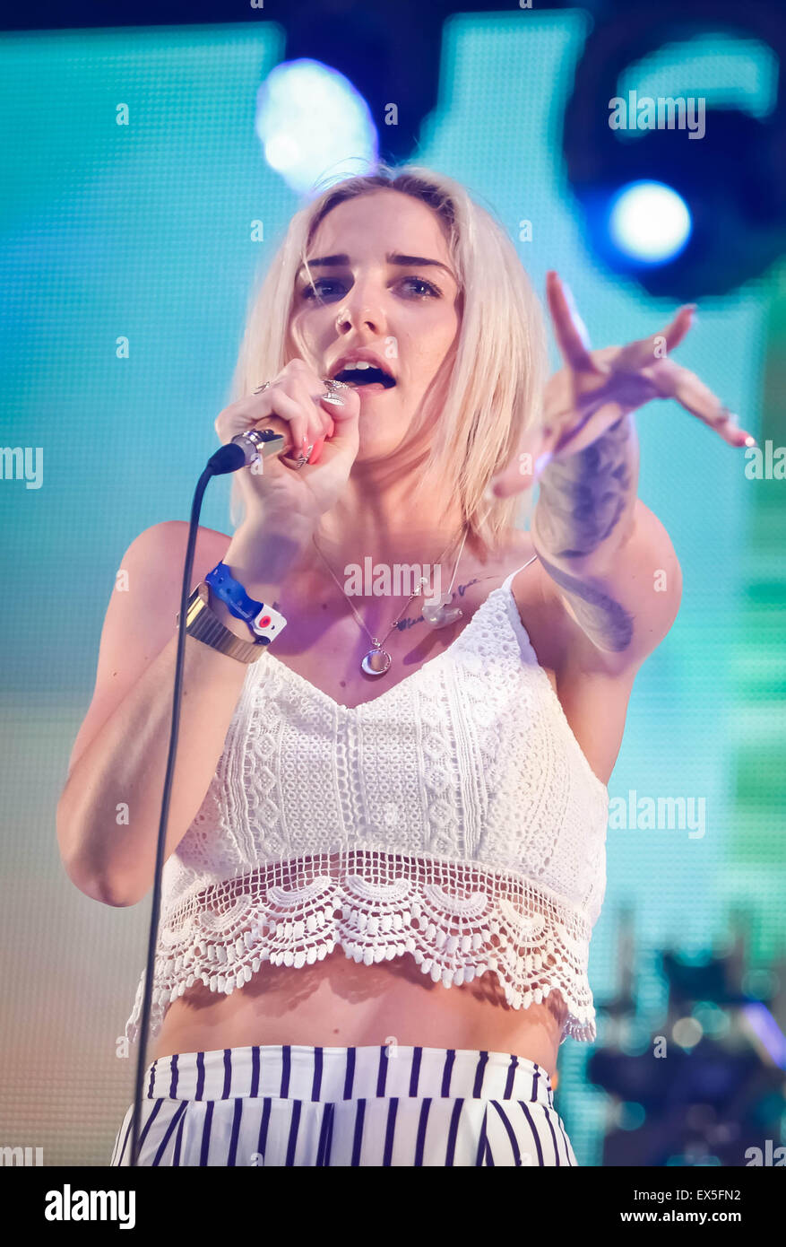 London, UK. Indiana ( Lauren Henson ) performing live at the New Look ...