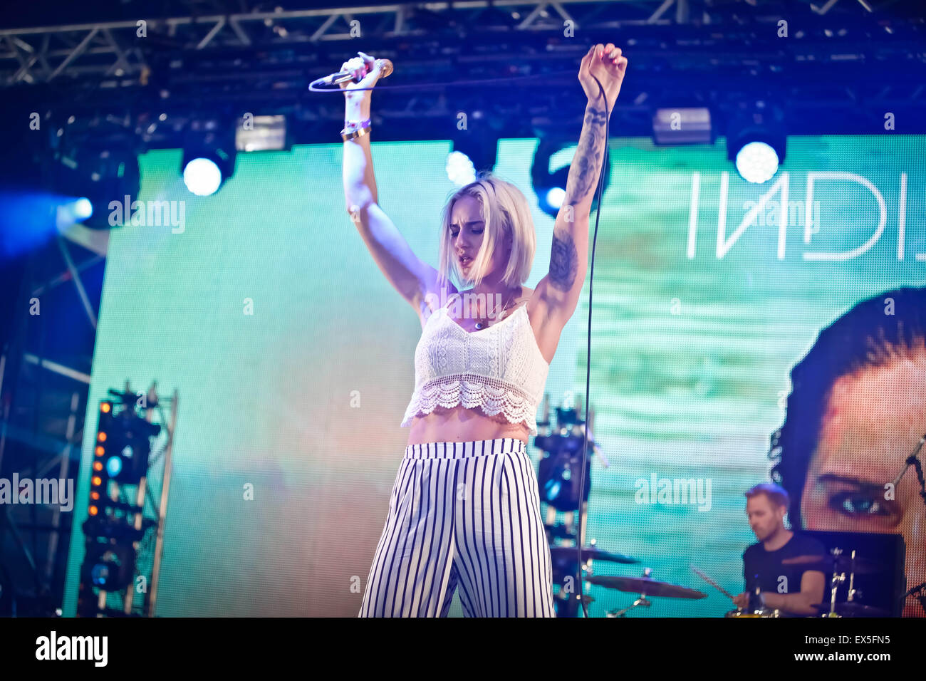 London, UK. Indiana ( Lauren Henson ) performing live at the New Look ...