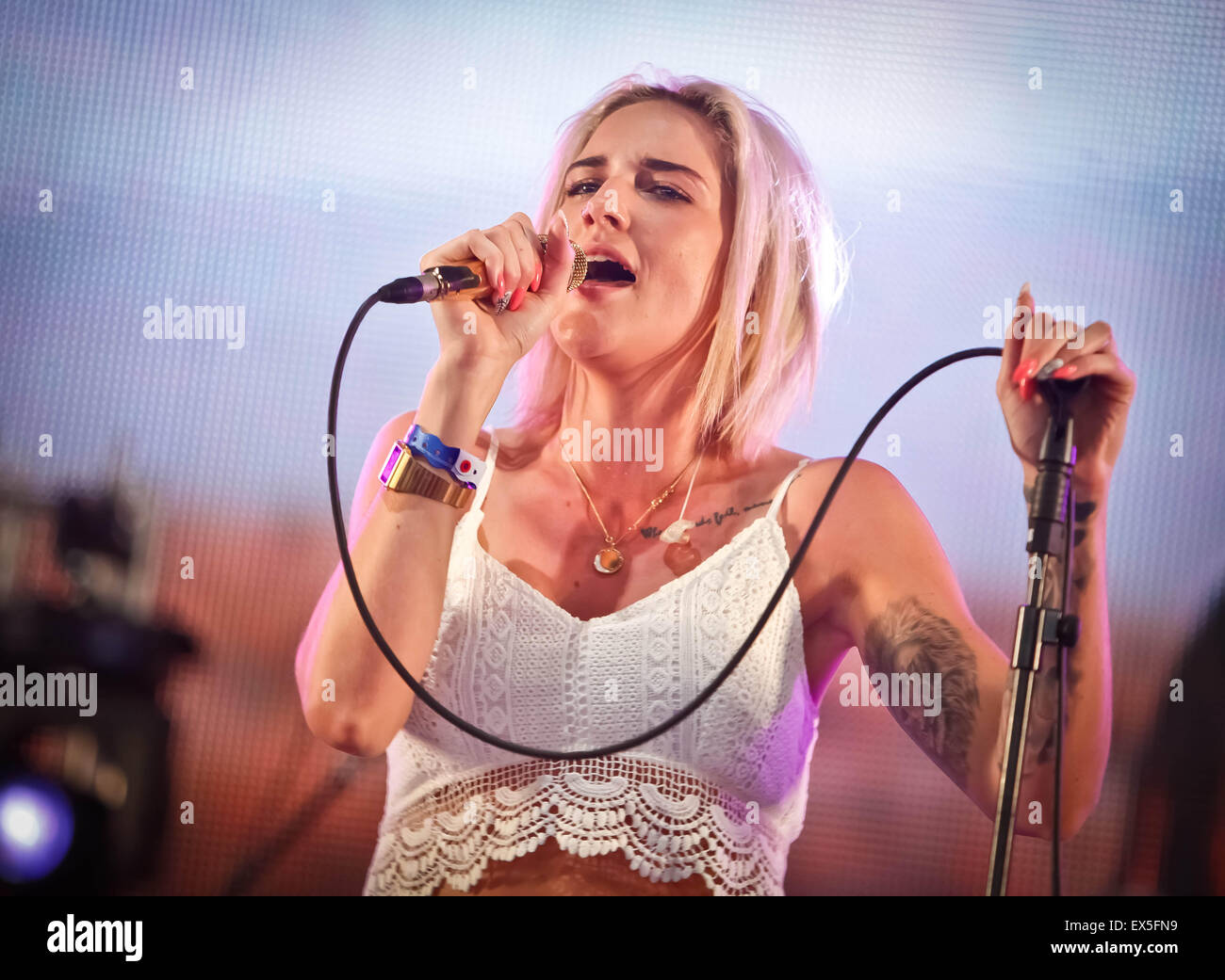 London, UK. Indiana ( Lauren Henson ) performing live at the New Look ...