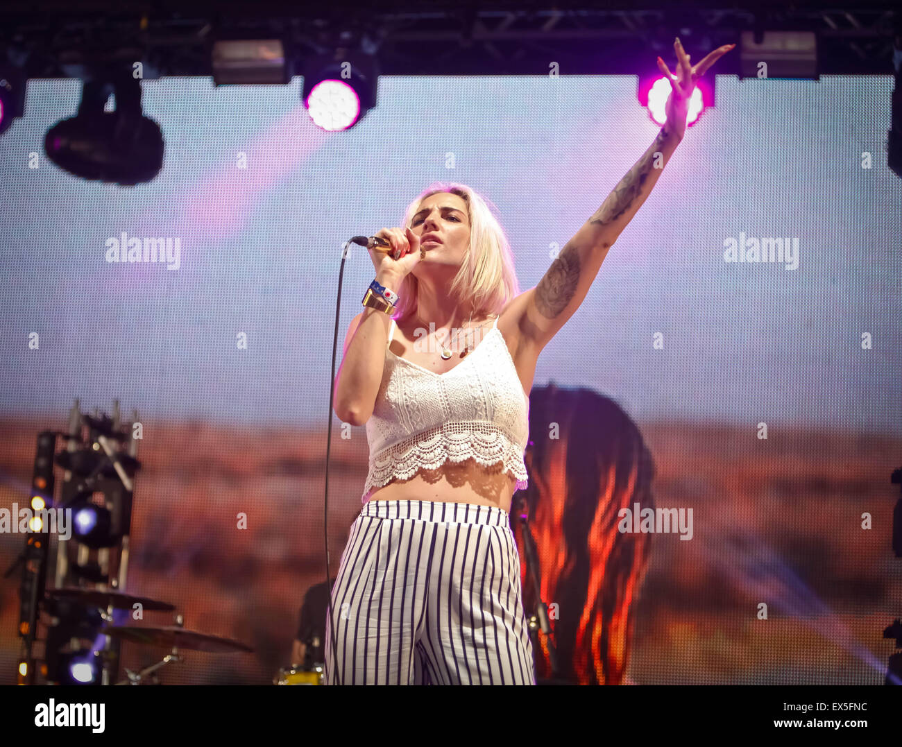 London, UK. Indiana ( Lauren Henson ) performing live at the New Look ...