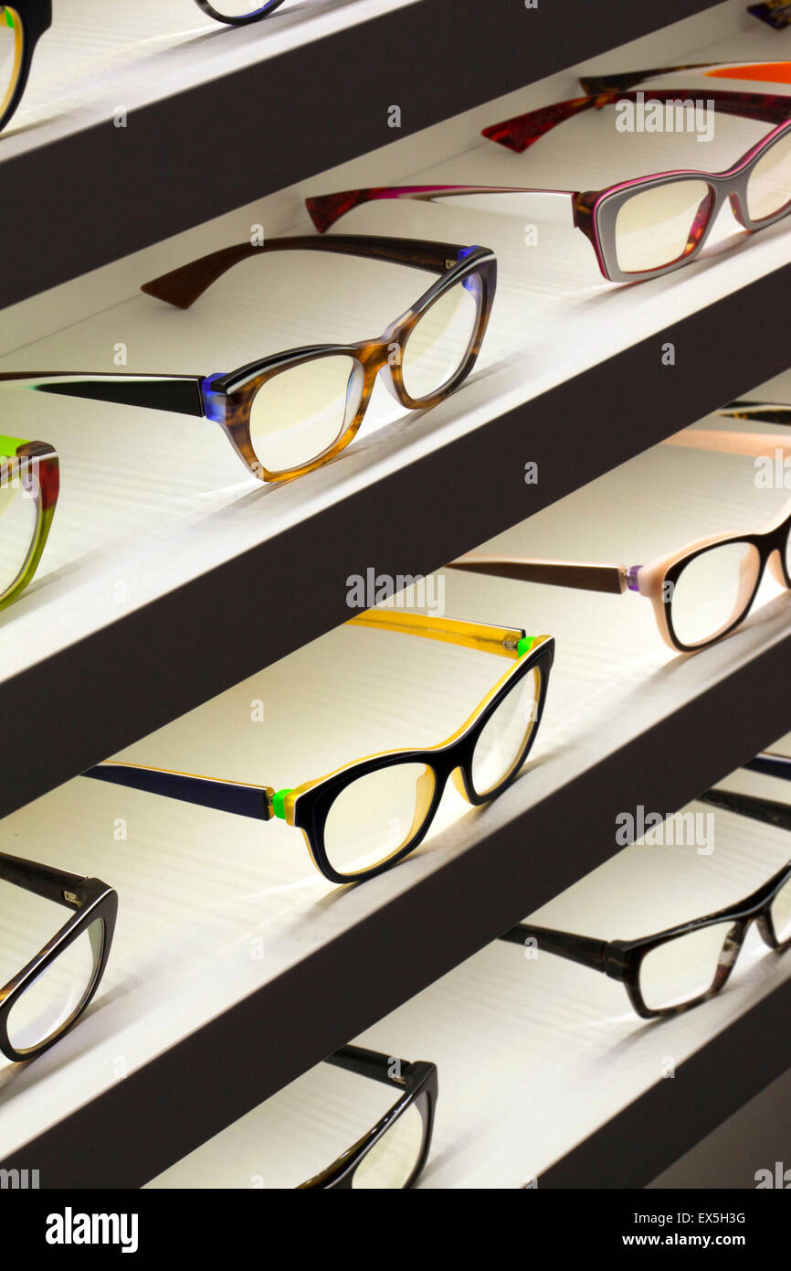 Glasses shelves hi-res stock photography and images - Alamy