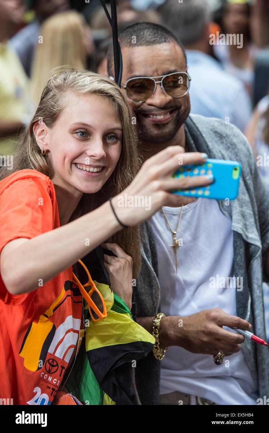 Shaggy concert hi-res stock photography and images - Alamy