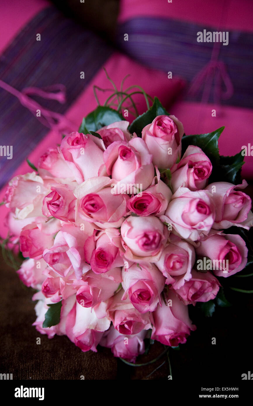 Pink roses bridal bouquet Stock Photo - Alamy