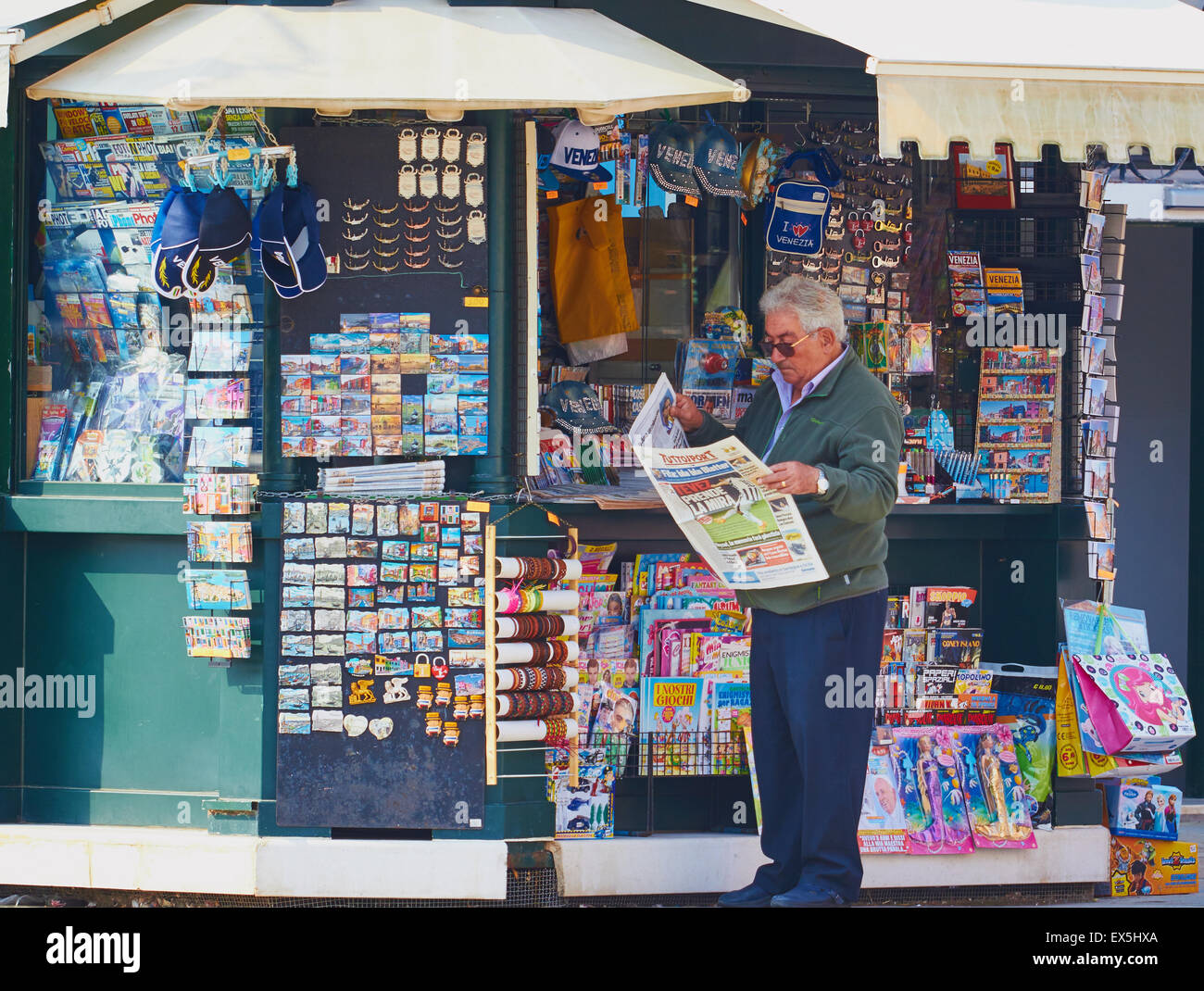 Man reading newspaper at newspaper stand in italy hi-res stock ...