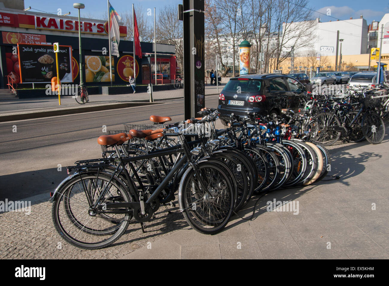 Laden bicycles hi-res stock photography and images - Alamy
