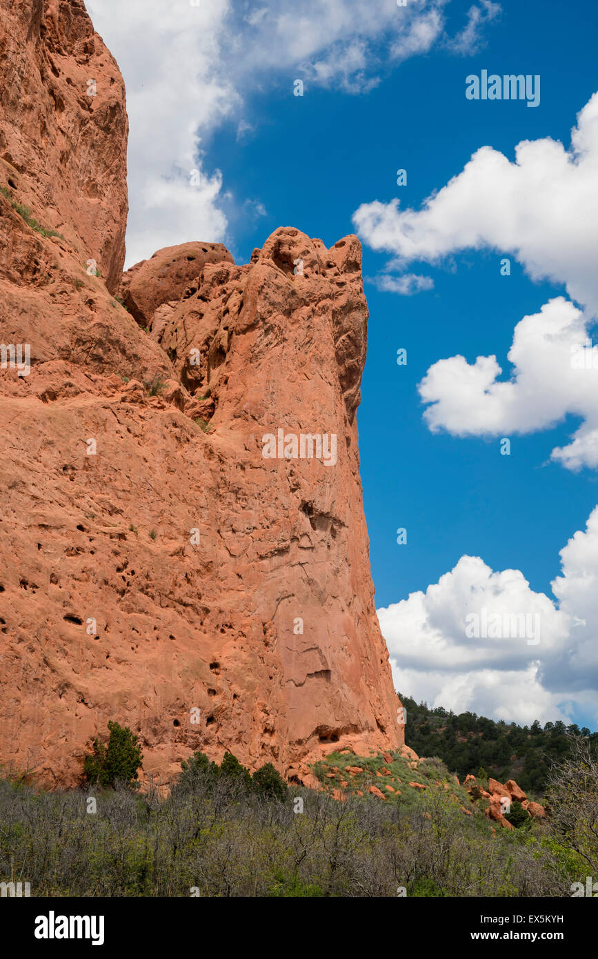 Vertical view of Red Rock and blue sky,Garden of the Gods, Colorado ...