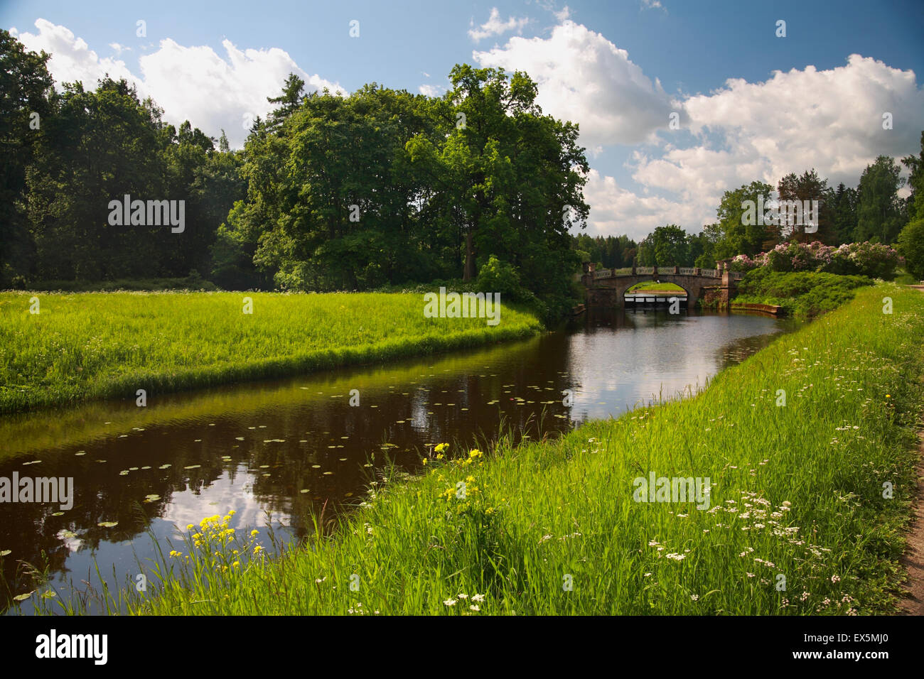 Pavlovsk Park. Visconti Bridge on the river Slavyanka Stock Photo - Alamy