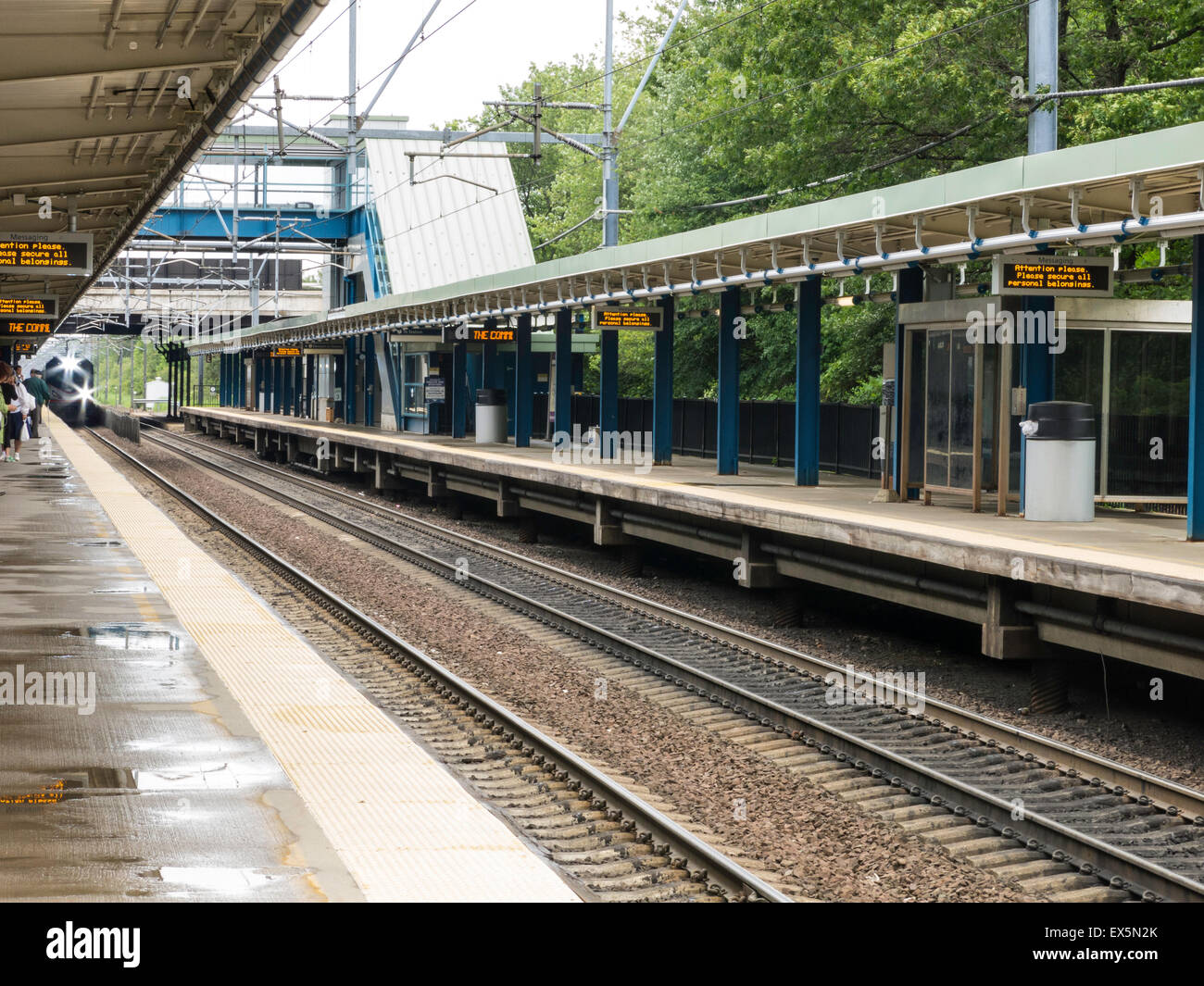 Amtrak regional hi-res stock photography and images - Alamy