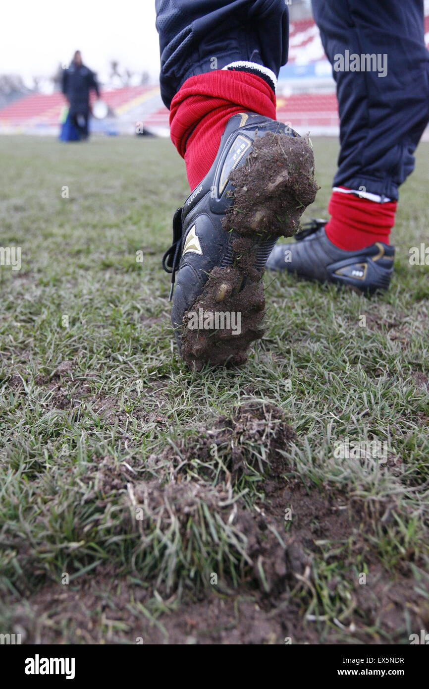 Poor football pitch hi-res stock photography and images - Alamy