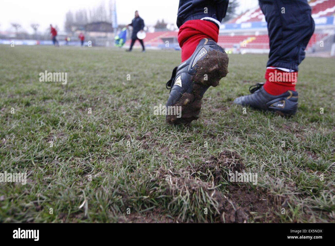 Poor football pitch hi-res stock photography and images - Alamy