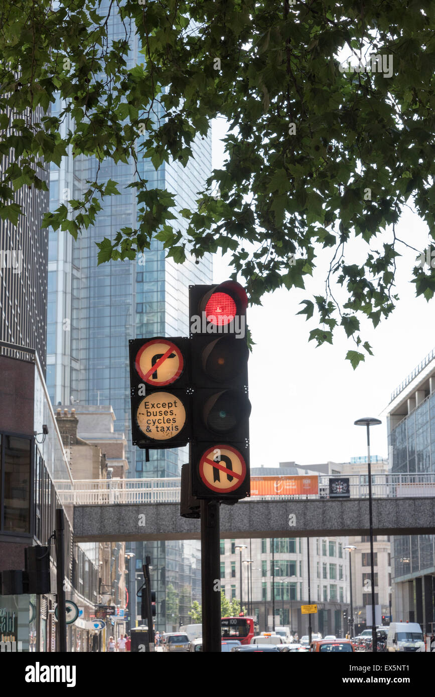 Traffic light in the city of London set to red (stop Stock Photo - Alamy