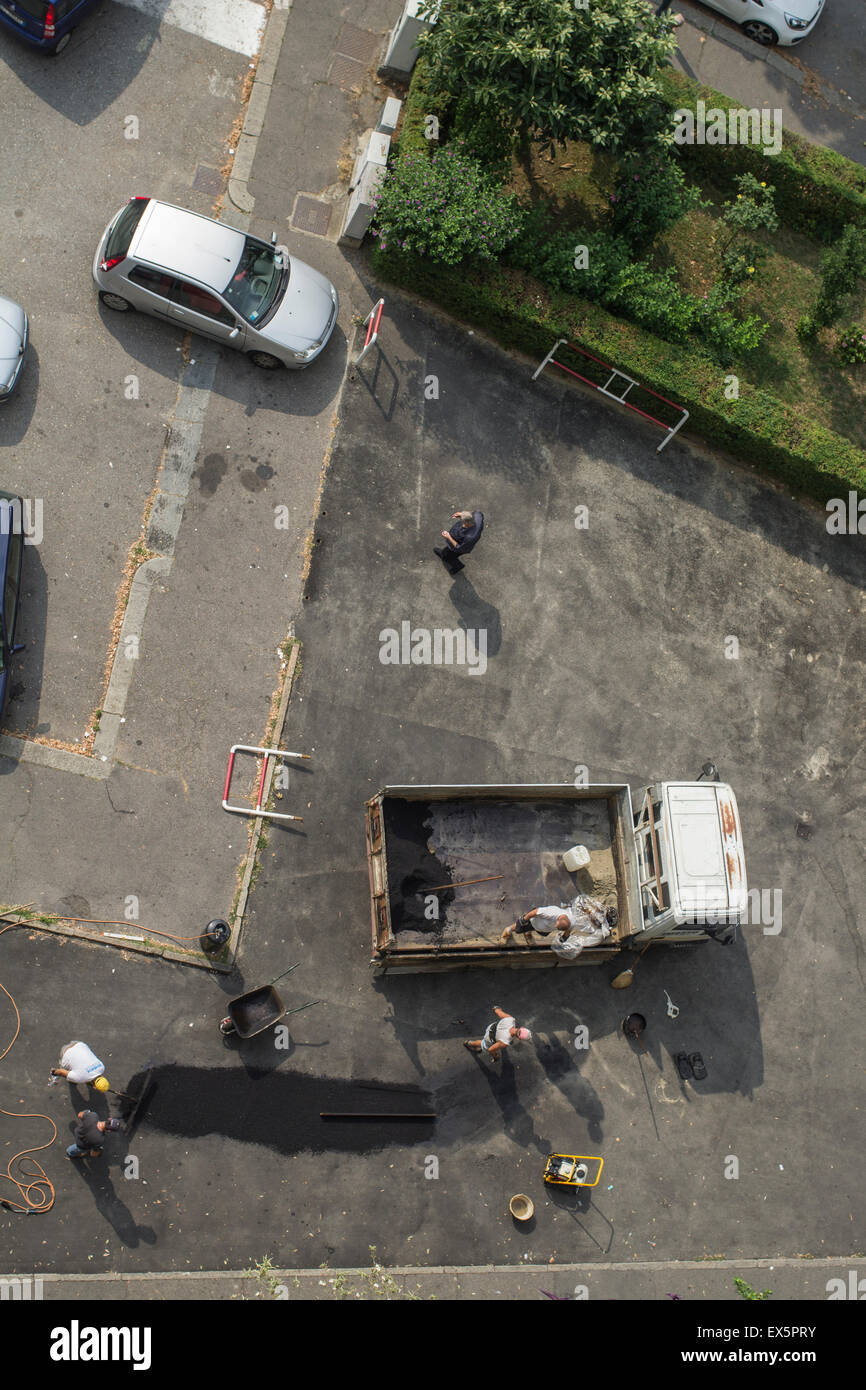 Construction workers in a hot sunny day in Italy Stock Photo - Alamy