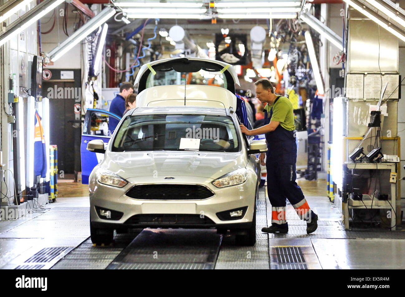 Assembly Line Workers Ford High Resolution Stock Photography and Images ...