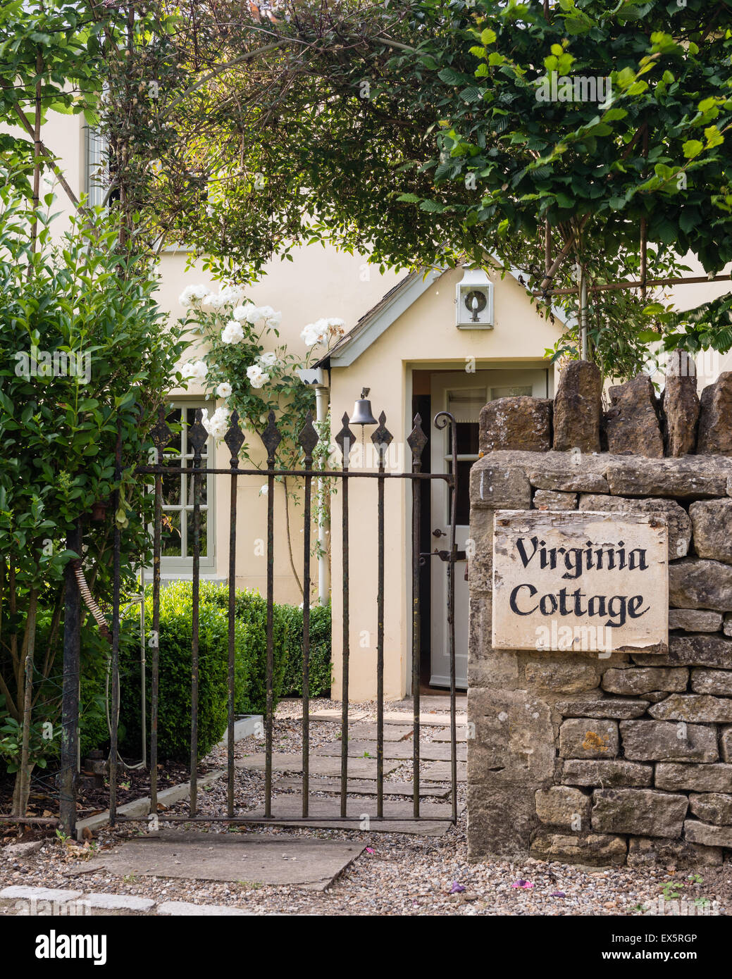 Wrought iron gate entrance to English country cottage Stock Photo - Alamy