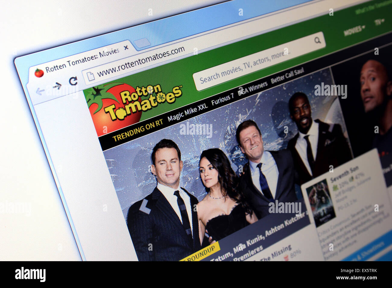 Rotten tomatoes review hi-res stock photography and images - Alamy