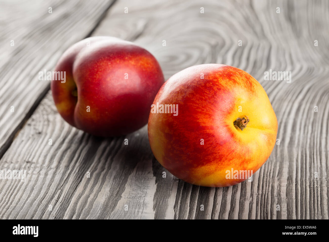 Two nectarines hi-res stock photography and images - Alamy