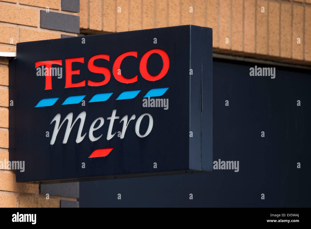 Metro logo sign hi-res stock photography and images - Alamy