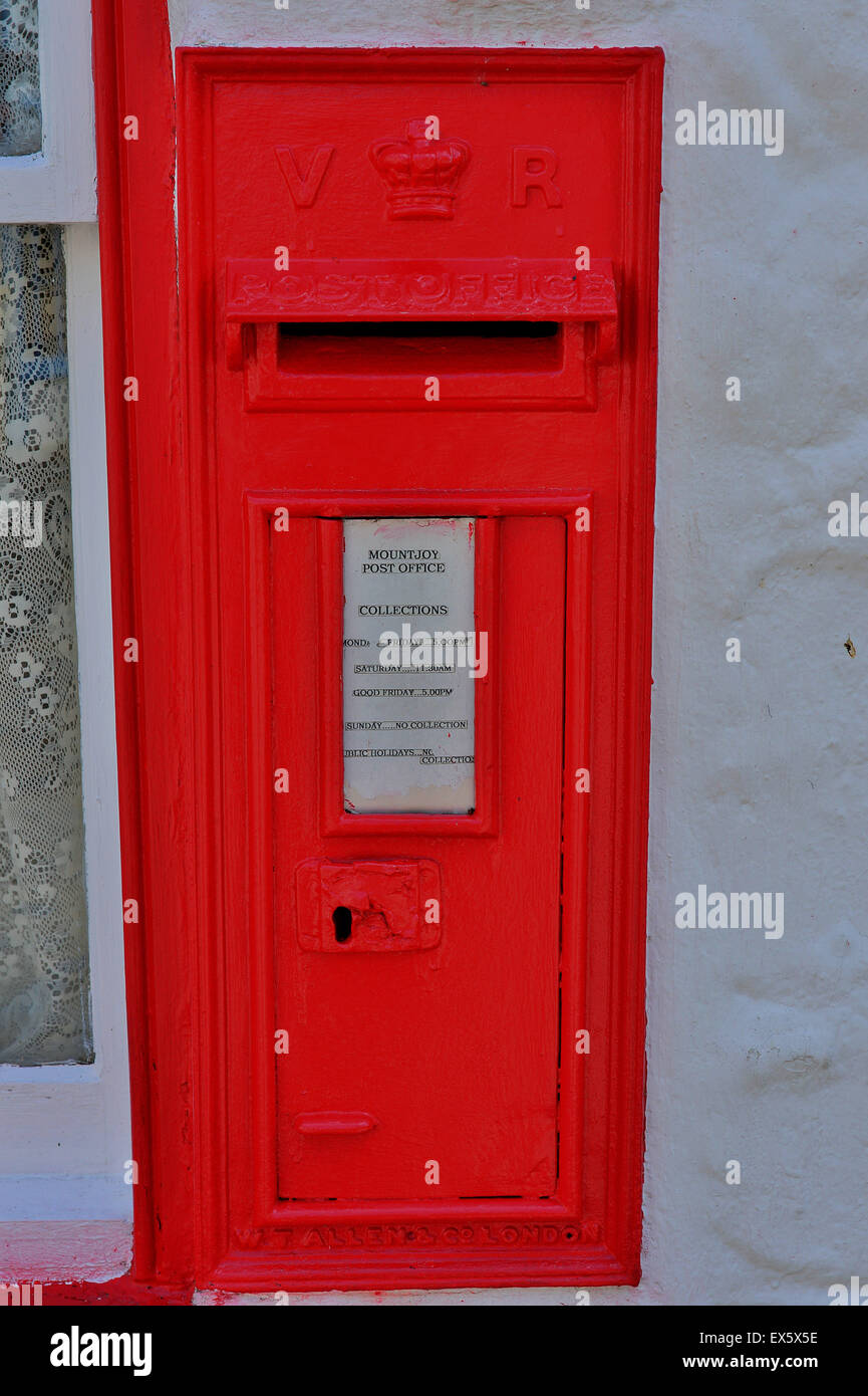 Old british vr post box hi-res stock photography and images - Alamy