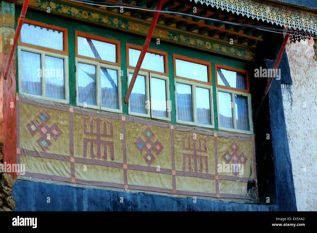 Carved wooden window with ashtamangala-buddhist symbols -shrivatsa-dpal ...