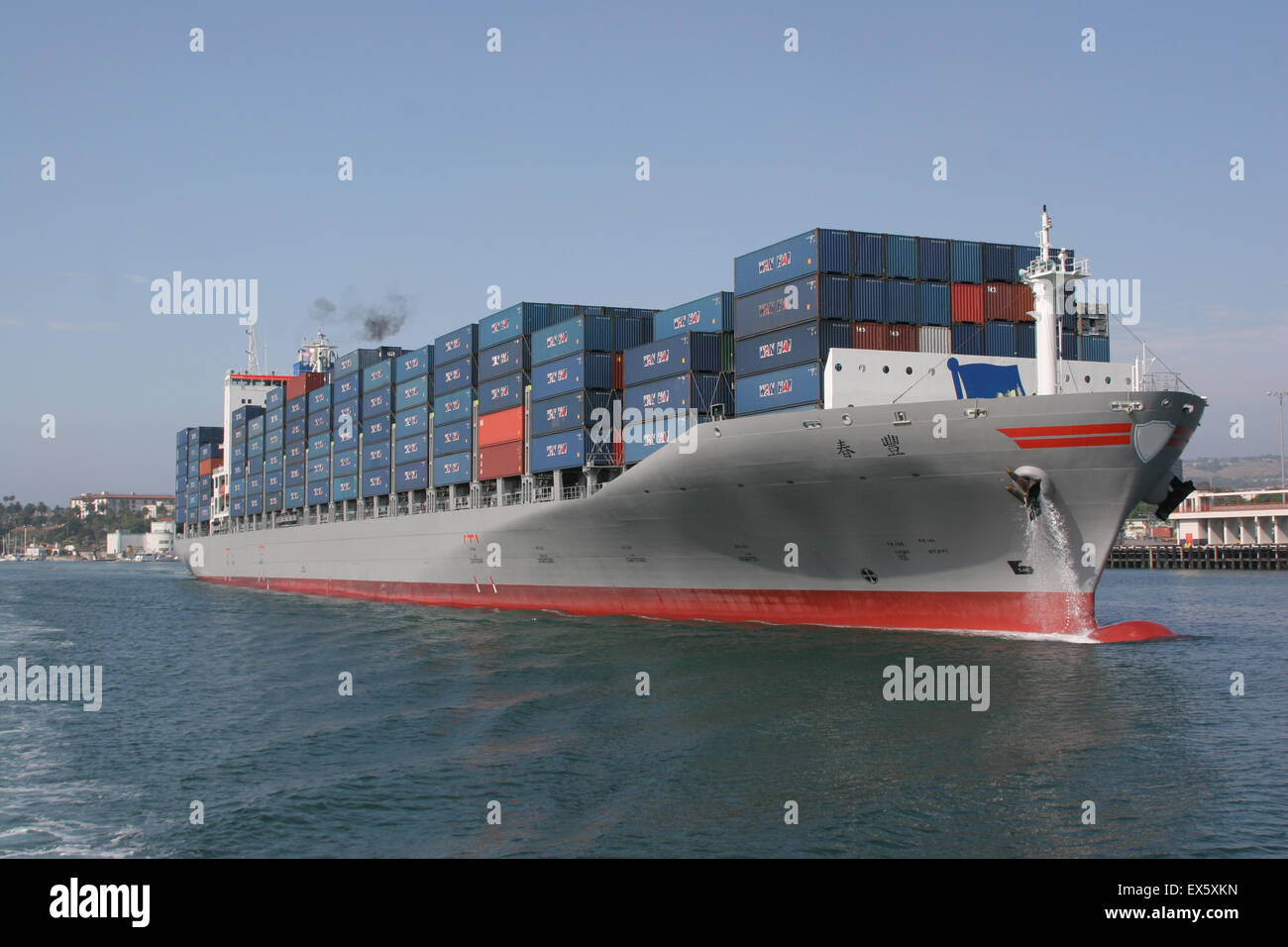 Ship and tug boat hi-res stock photography and images - Alamy