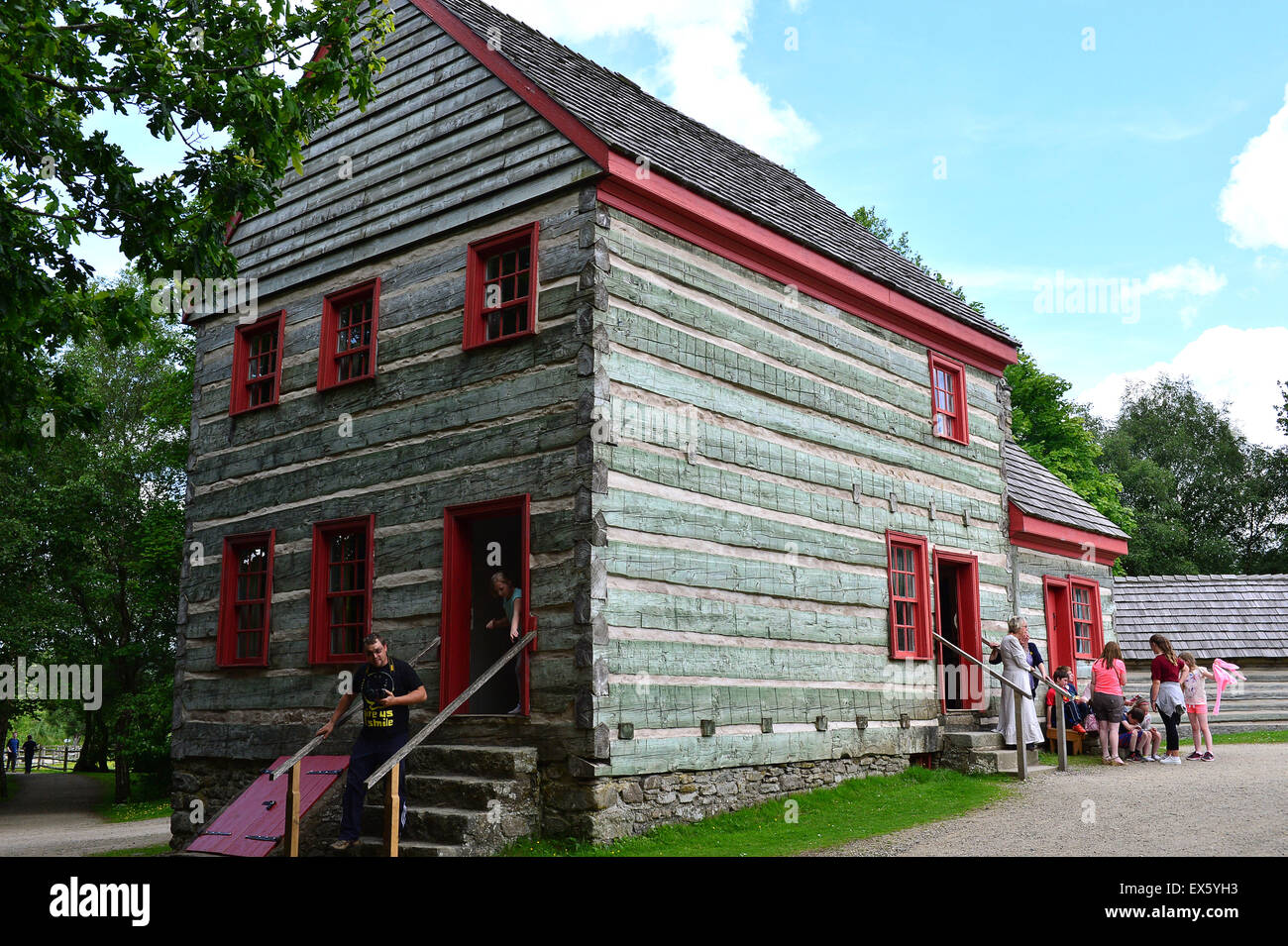 Pennsylvania Log Farmhouse in the Ulster American Folk Park Stock Photo ...