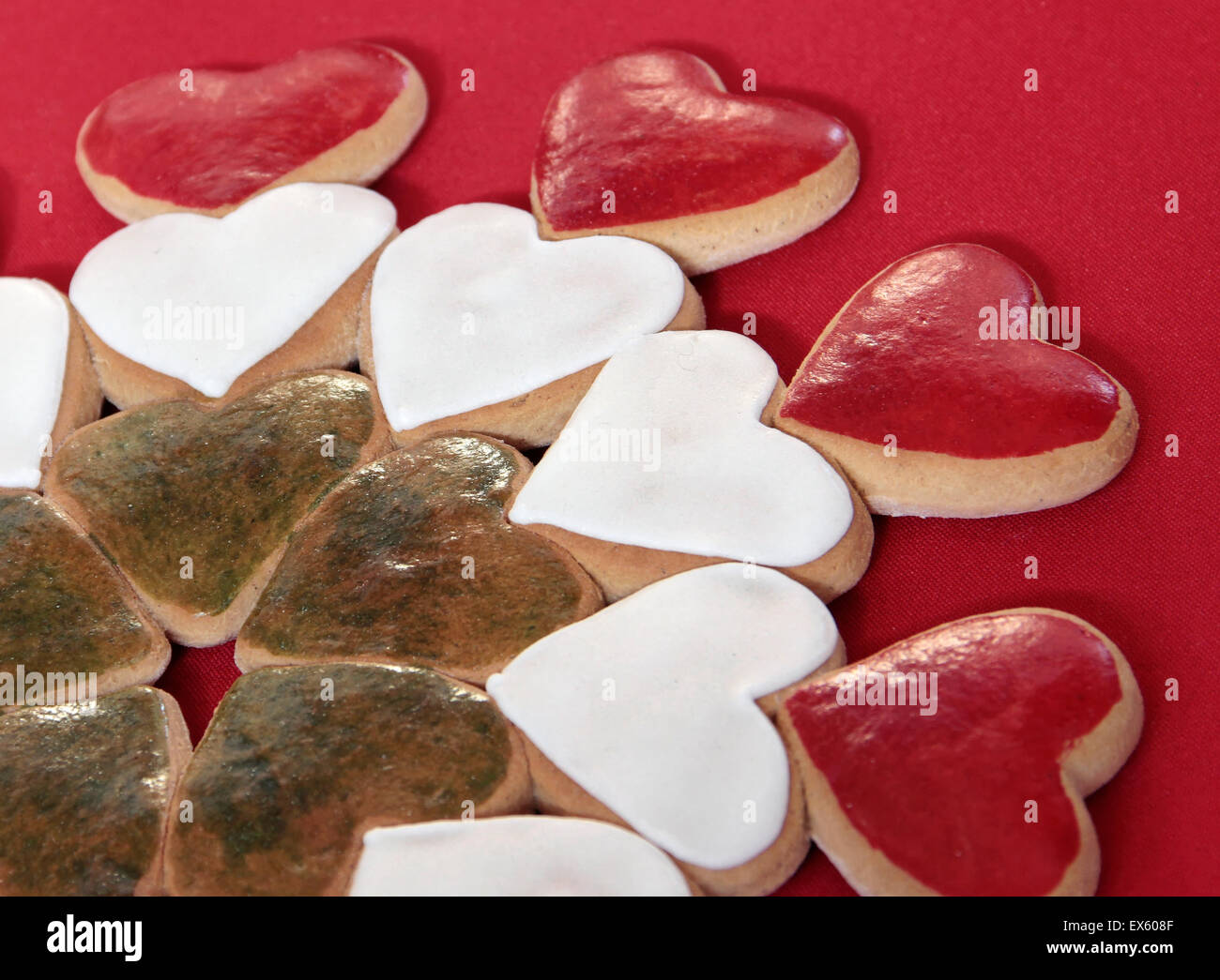 Red and white gingerbread hearts on a red background Stock Photo - Alamy