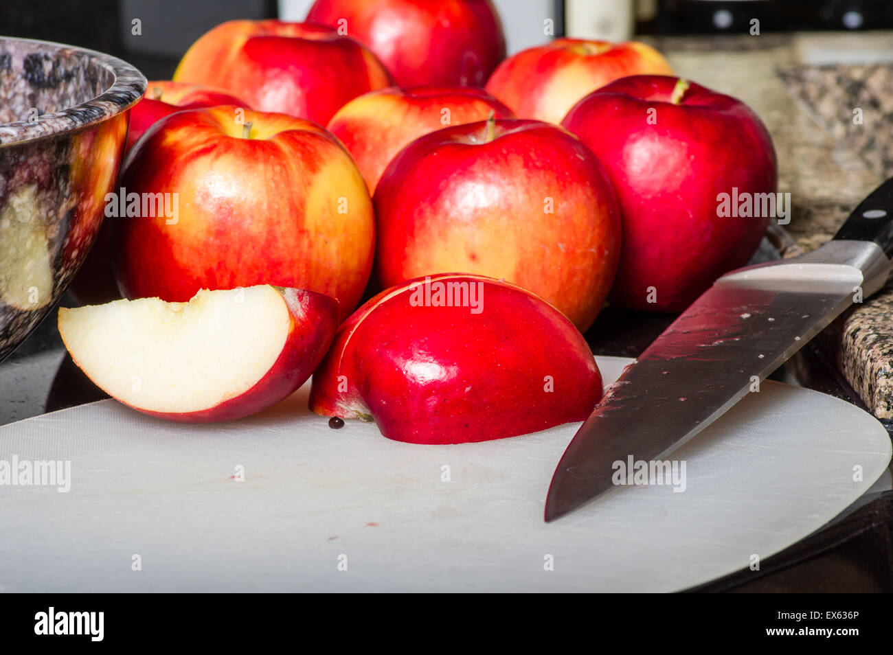 Cutting board apple hi-res stock photography and images - Alamy