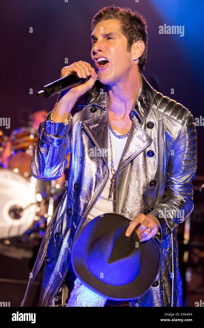 Perry farrell hi-res stock photography and images - Alamy