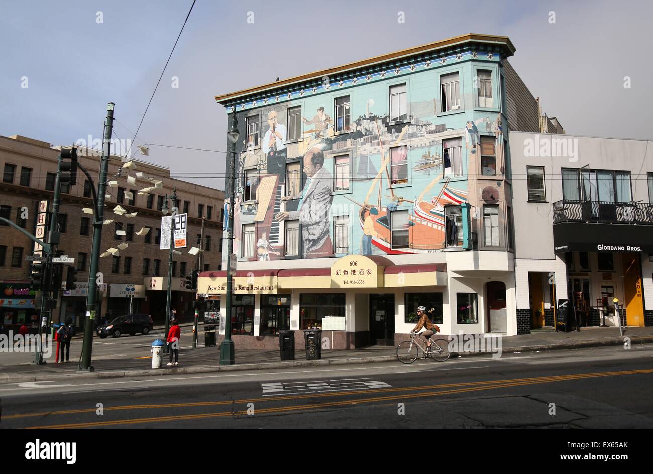 Mural on the side of a building hi-res stock photography and images - Alamy