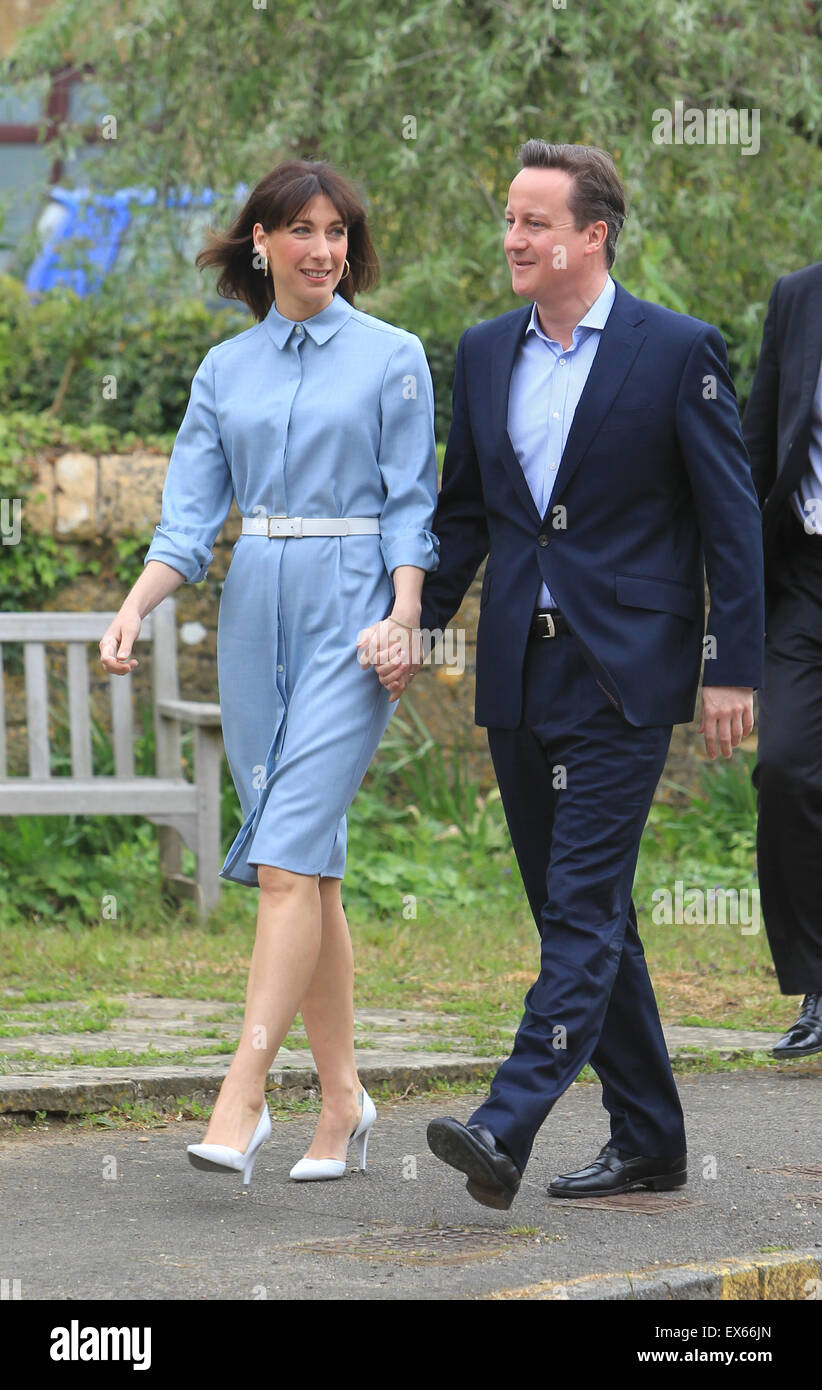 David Cameron votes in his constituency in Witney with his wife ...